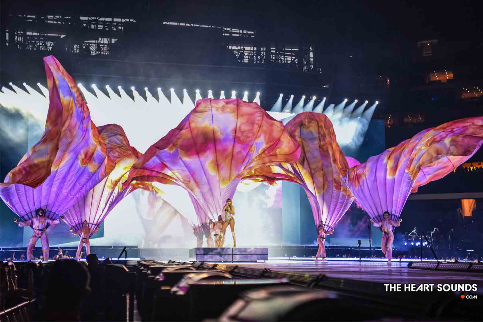 Taylor Swift, an incredible first night in Texas! | The Heart Sounds