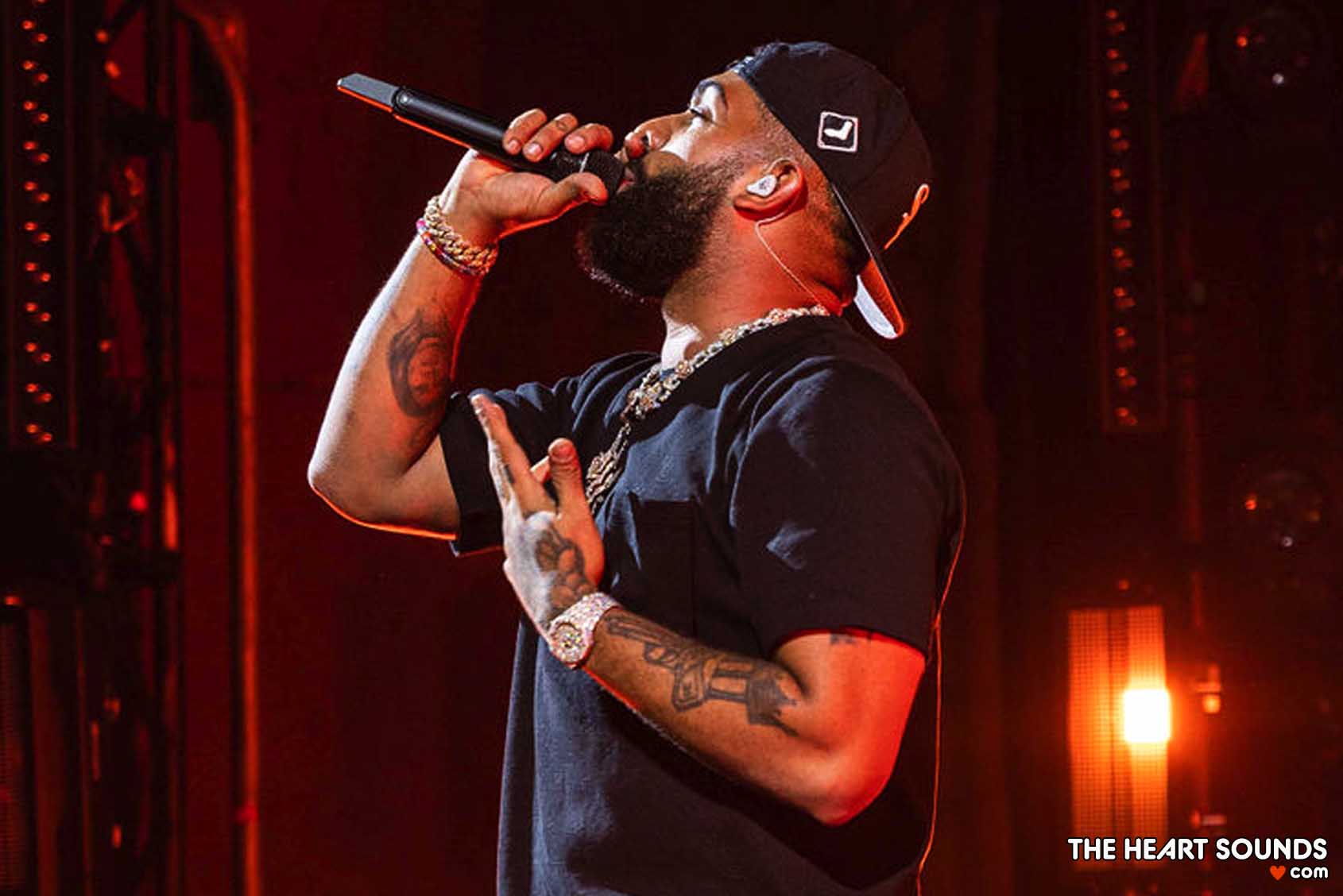 ELADIO CARRION - At The Aztec Theatre | The Heart Sounds