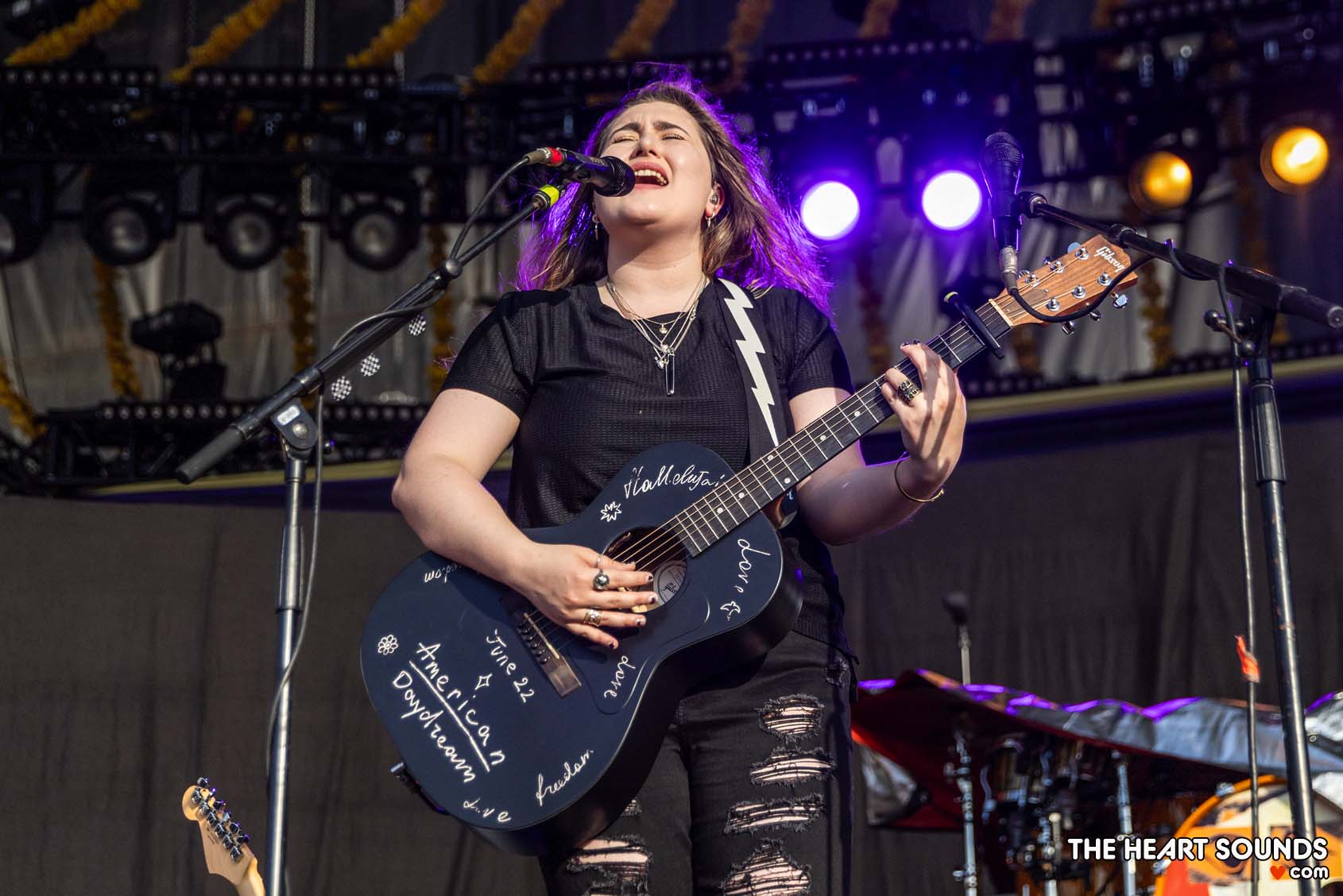 YOUNG THE GIANT, Rosa Linn and Milky Chance live from Germania ...